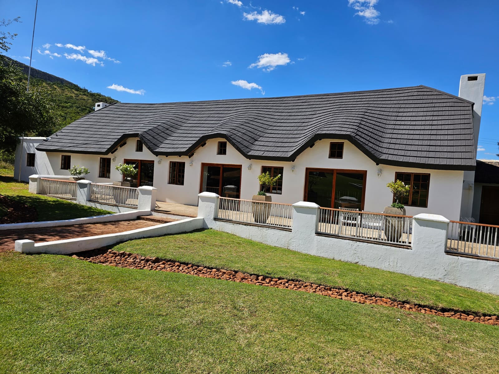 Thatch Tiles - Nel Lapas & ConstructionNel Lapas & Construction